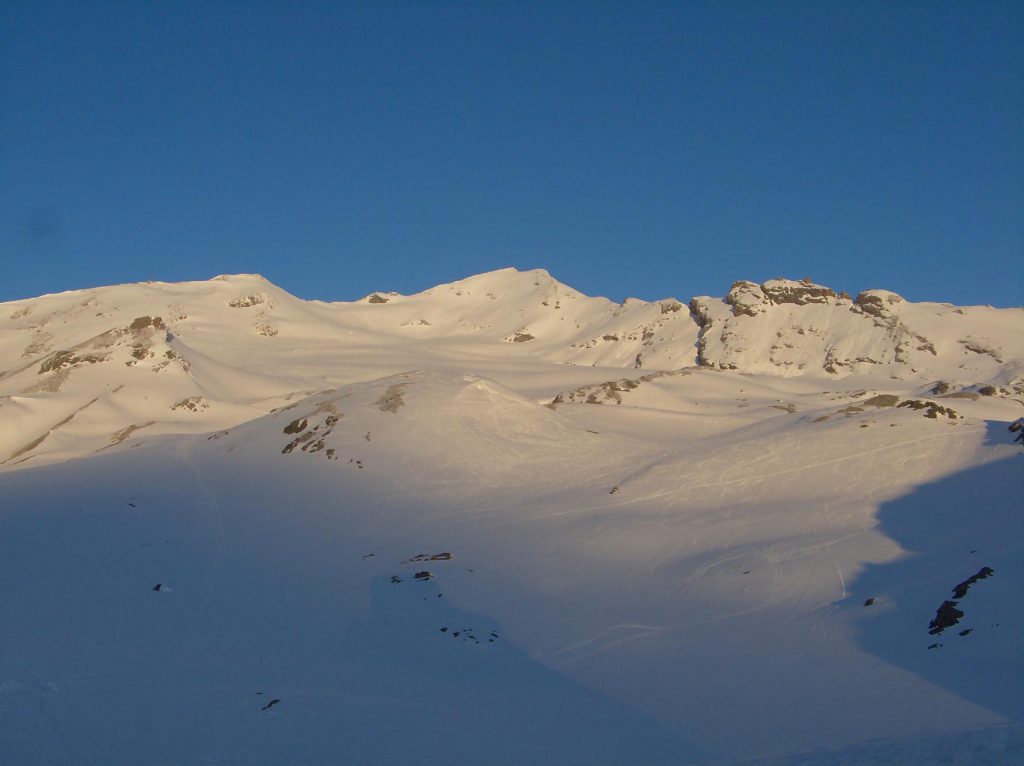 Randonnée en ski au Mont-Blanc de Cheilon depuis la cabane des Dix et ...