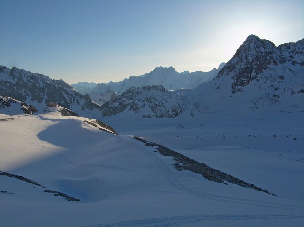 Randonnée en ski au Mont-Blanc de Cheilon depuis la cabane des Dix et ...