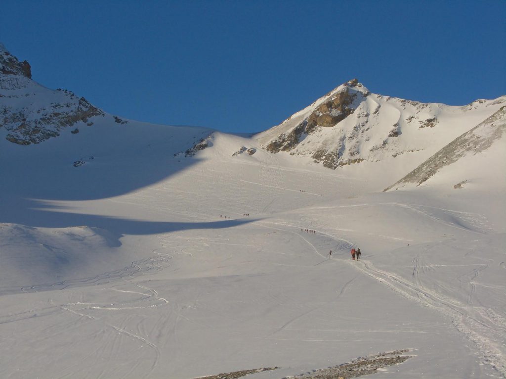 Randonnée en ski au Mont-Blanc de Cheilon depuis la cabane des Dix et ...
