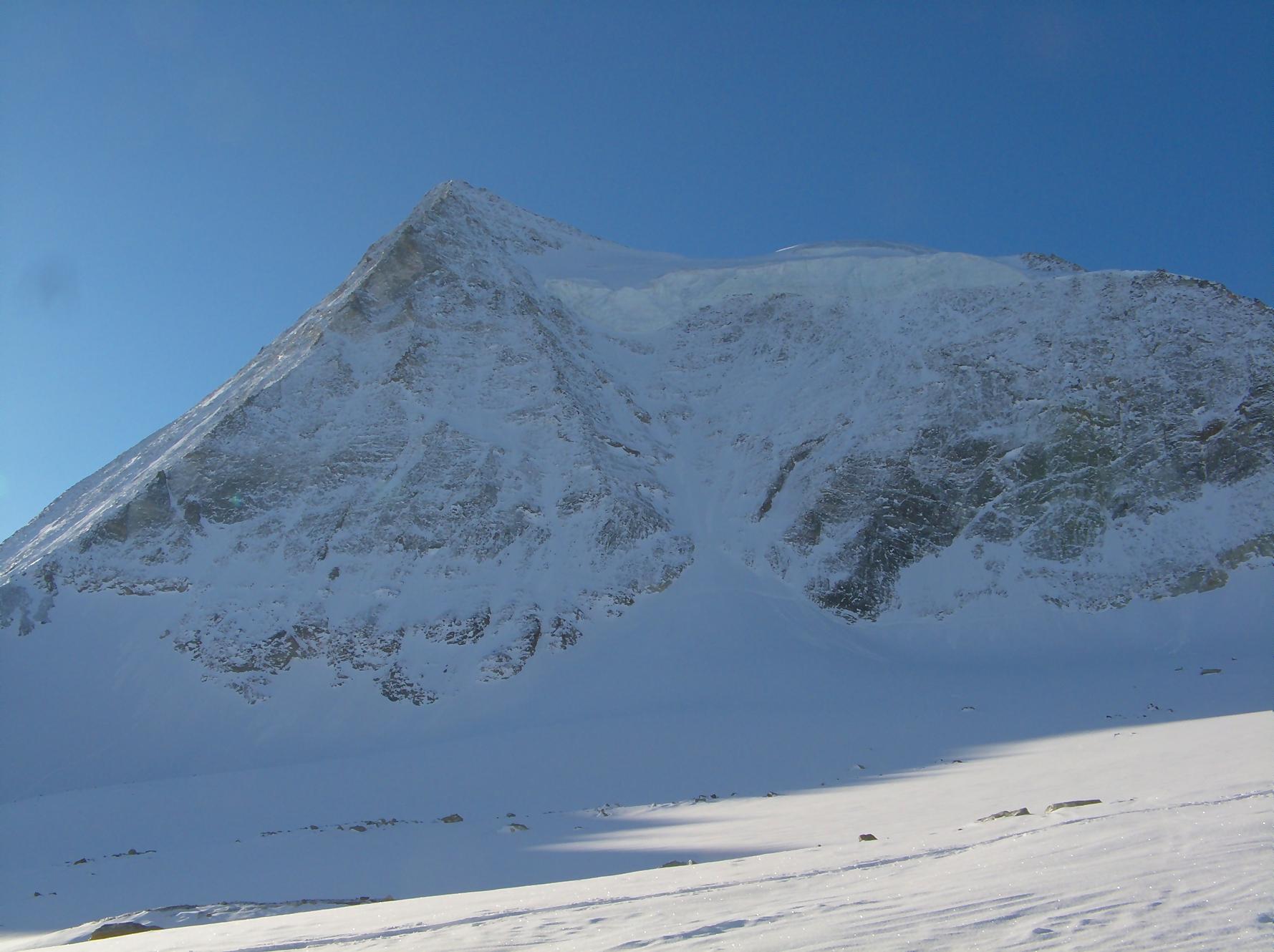 Randonnée en ski au Mont-Blanc de Cheilon depuis la cabane des Dix et ...