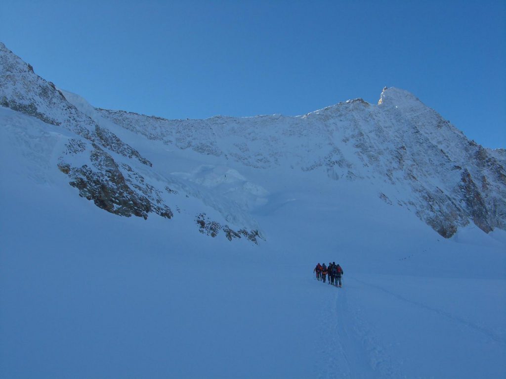Randonnée en ski au Mont-Blanc de Cheilon depuis la cabane des Dix et ...