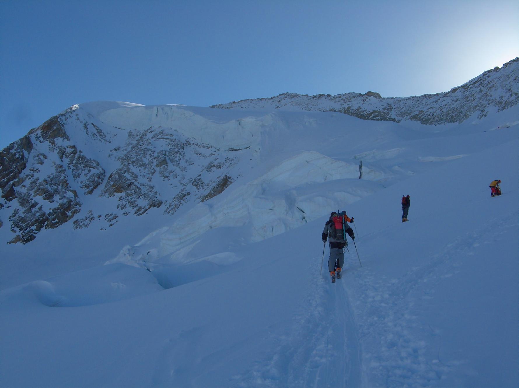 Randonnée en ski au Mont-Blanc de Cheilon depuis la cabane des Dix et ...