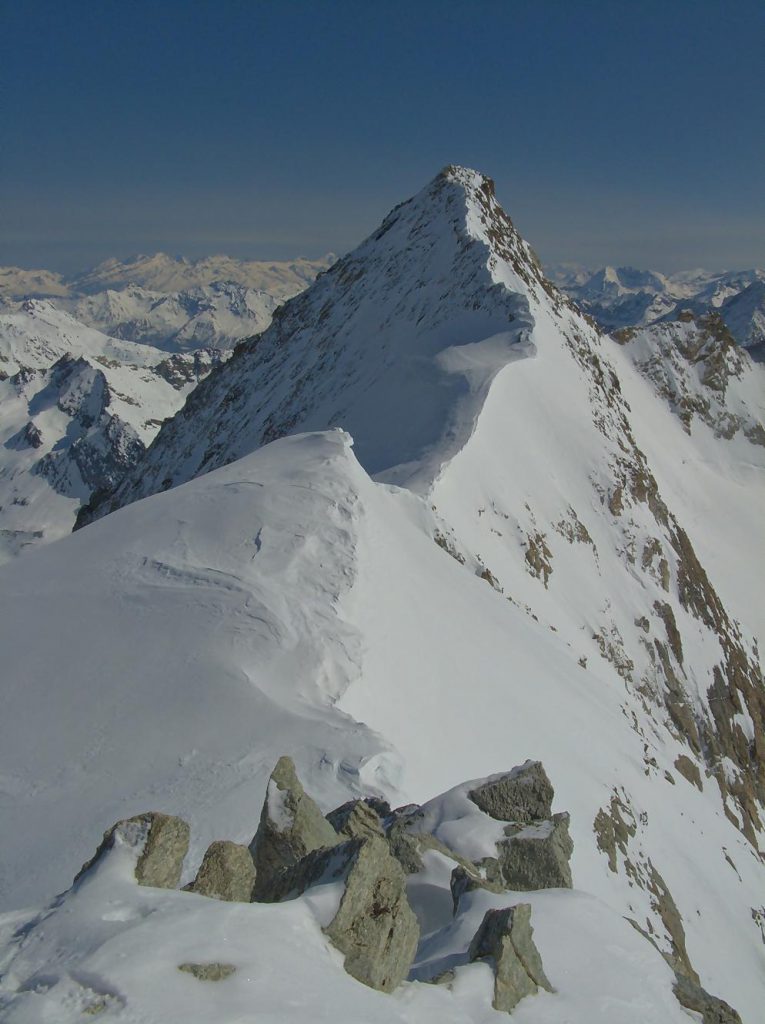 Randonnée en ski au Mont-Blanc de Cheilon depuis la cabane des Dix et ...