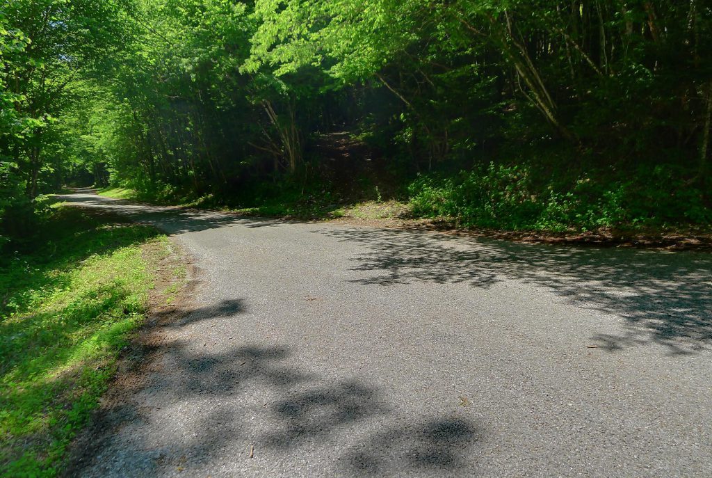 Randonnée au Grand Crêt d’Eau du Jura depuis Farges, Collonges. Retour ...