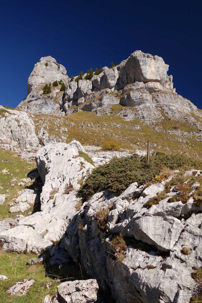 Randonnée à la Tour Mayen depuis Crête du Fer et les lacs Segray et ...